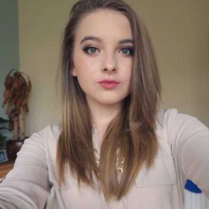 Eve Bennett Bio, Net Worth, Education, Family, Height, Weight ...