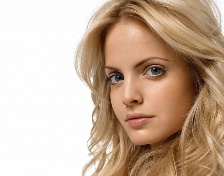 Mena Suvari Bio, Net Worth, Family, Height, Boyfriend & Husband
