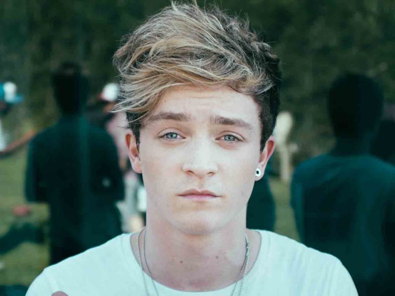 Connor Ball Bio, Net Worth, Height, Body, Girlfriend, Affair, Married ...