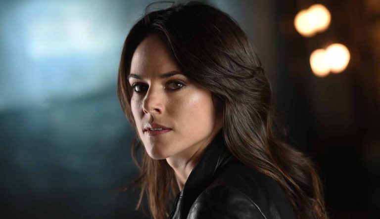 Sarah Butler Bio, Net worth, Height, Weight, Boyfriend, Affair, Married ...