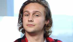 Logan Miller Bio, Net worth, Height, Weight, Girlfriend, Affair ...