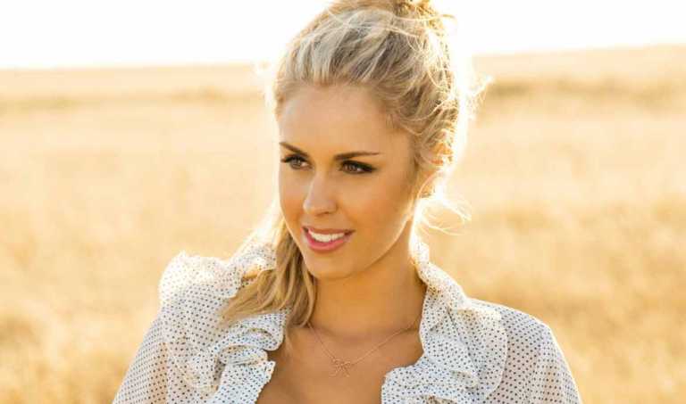 Kayla Rae Reid Bio, Net Worth, Dating, Boyfriend, Children, Height ...