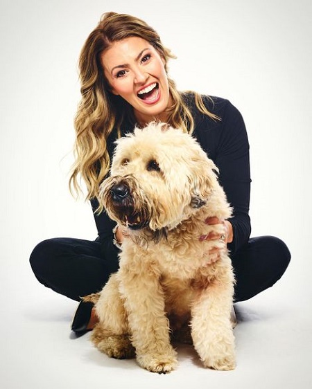 30 years old Amanda Balionis enjoys a net worth of $1 million