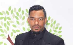 Laz Alonso Age, Height, Parents, Wife, Movies and Net Worth