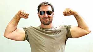 Mark Bowe is leading a delightful life with wife Cindy Bowe & son Atticus