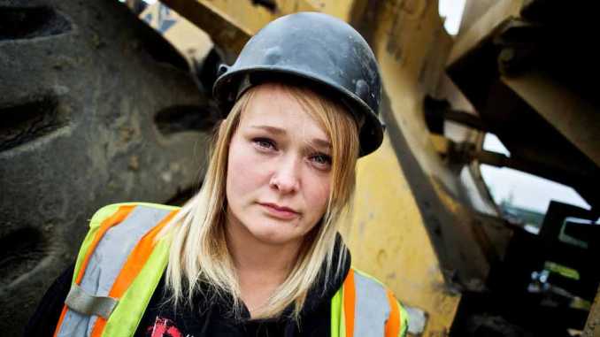 Monica Beets Bio, Daughter, Partner, House & Net Worth