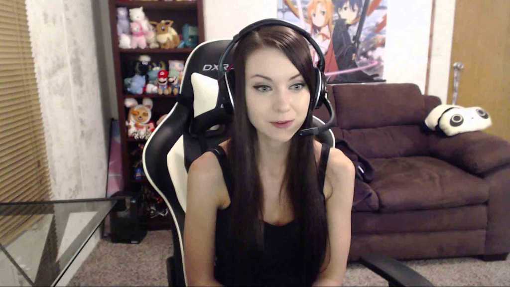 DizzyKitten Bio, Age, Net Worth, Affair, Boyfriend, and Height