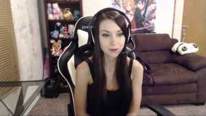 DizzyKitten Bio, Age, Net Worth, Affair, Boyfriend, and Height