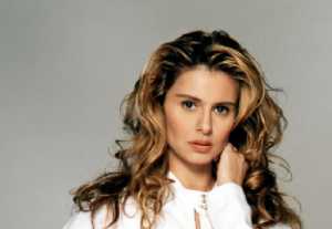 Debora Caprioglio Bio, Wiki, Net Worth, Children, Career, & Married