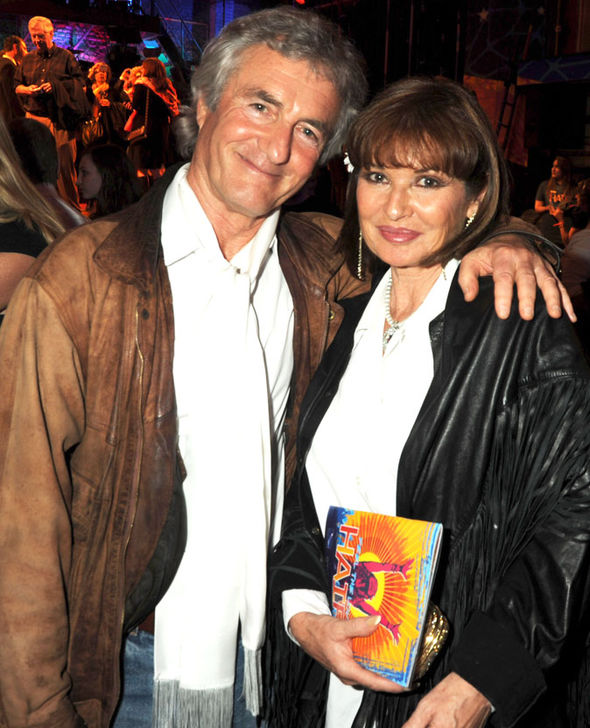 Stephanie Beacham Bio, Wiki, Net Worth, Age, Husband, & Daughter