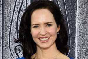 Anna Galvin Bio, Net Worth, Husband, Family, Wiki