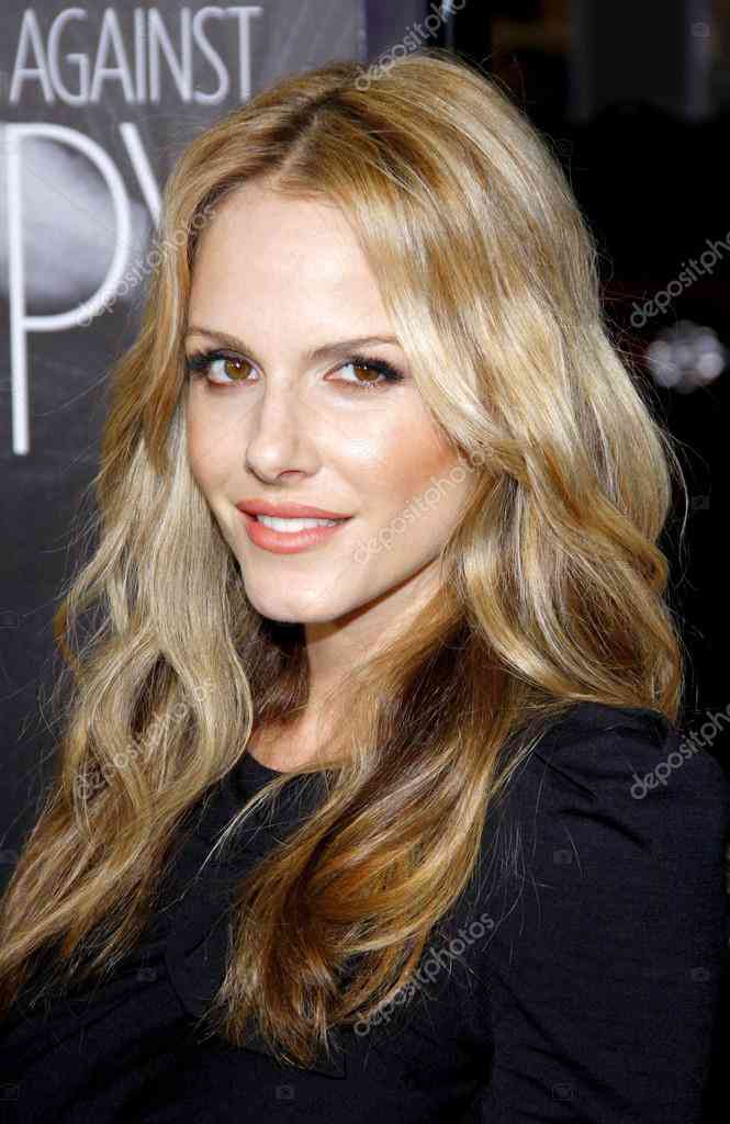 Monet Mazur Bio, Wiki, Net Worth, Age, Married, Husband, & Children