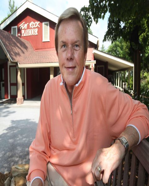 Doug Llewelyn Age, Salary, Wiki, Height & Bio