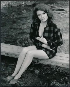 Elaine Devry Married Life, her Husband, Family, and Relationship Status