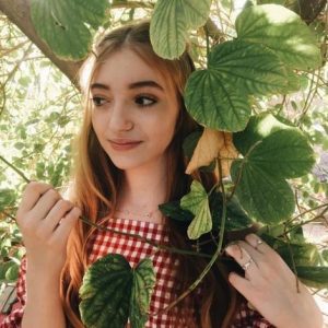 Anna Harr Bio, Net Worth, Dating, Boyfriend, & Age