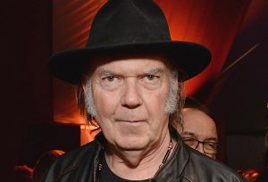 Neil Young Bio, Tour, Songs, Age, Net Worth & Spouse