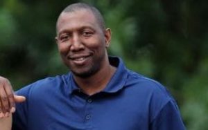 Dave Simmons Former Basketball player shares six children with his wife.