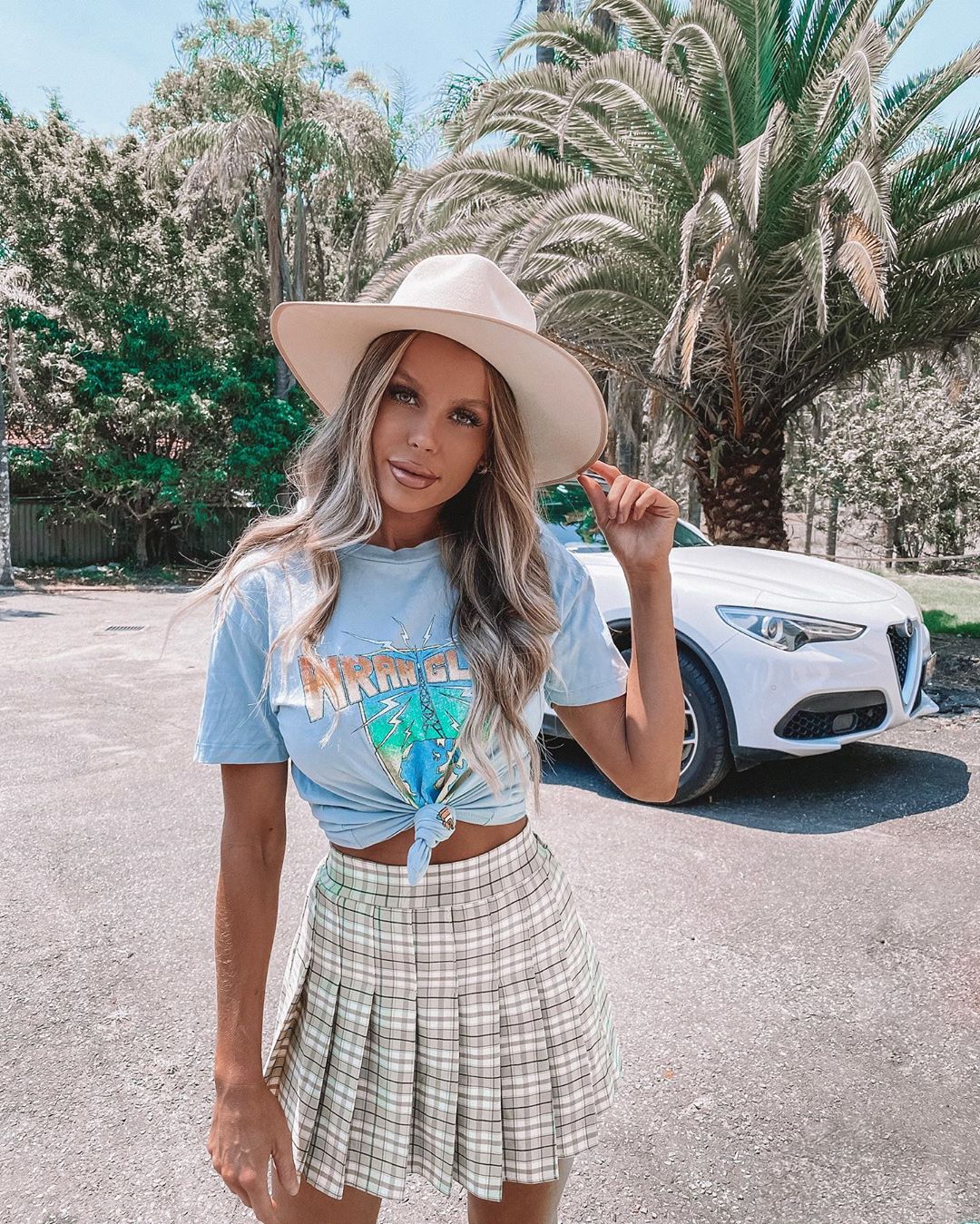 Skye Wheatley is in a relationship with Lachlan Waugh: Net Worth $200k