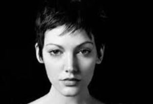 Juliet Richardson-Singer married to Kyle Korver and share three Children.