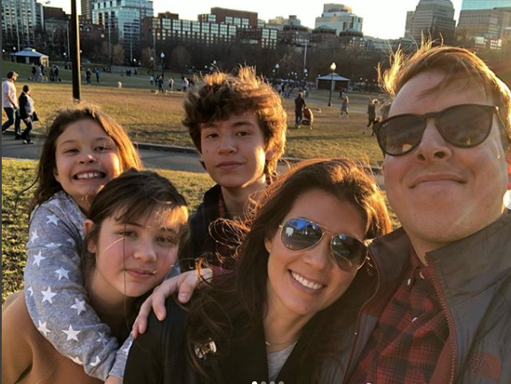 Erika Arias is an American news anchor and live reporter on FOX TV.