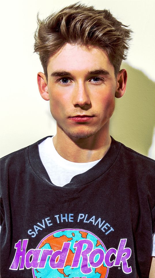 Max Bennett is an English actor, television artist and theater atrist.