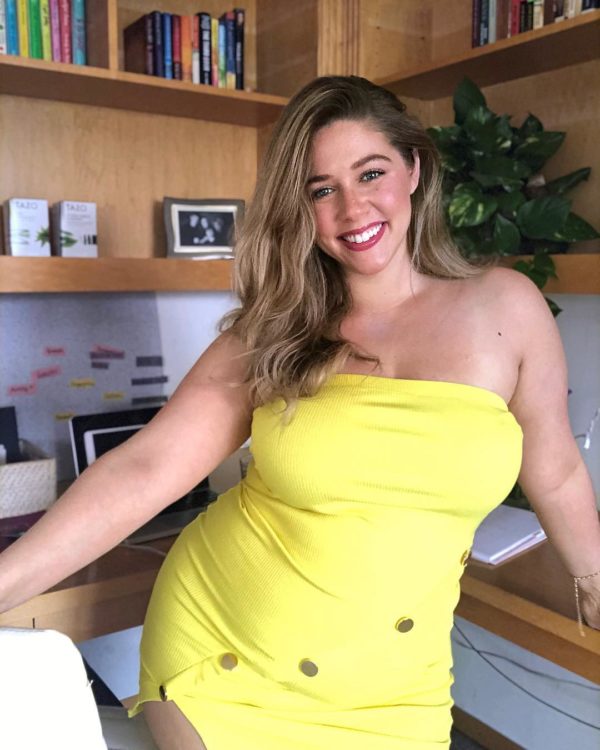 Ellana Bryan is an Ameican plus-size model and Instagarm Star.