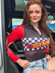 Fitness model Abby Pollock enjoys a lavish life with her Earnings