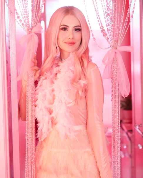 Leah Ashe is an American gamer, vlogger, Instagram star, and Youtuber